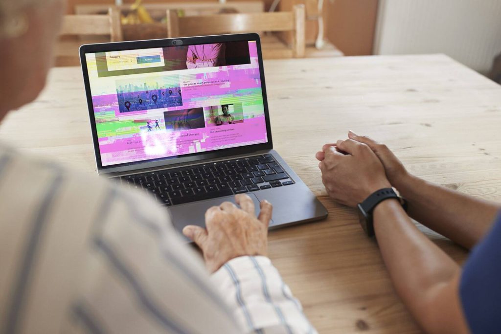 Cómo arreglar las líneas horizontales en la pantalla de una computadora ...